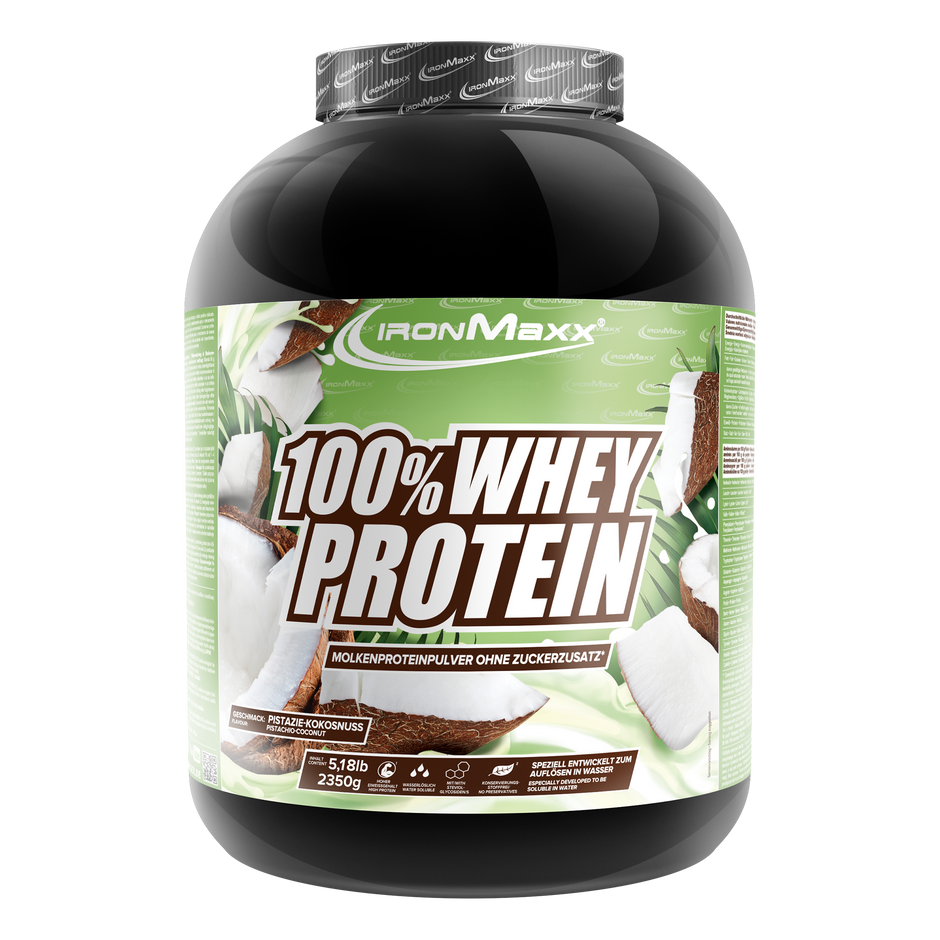 Low-calorie whey protein shake prepared with water – IronMaxx Nutrition